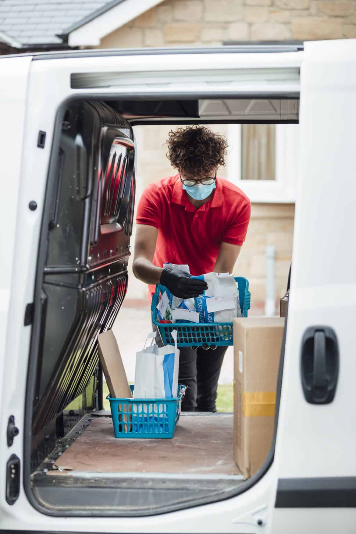 Medical Delivery Drivers Need to Be Aware of Surroundings